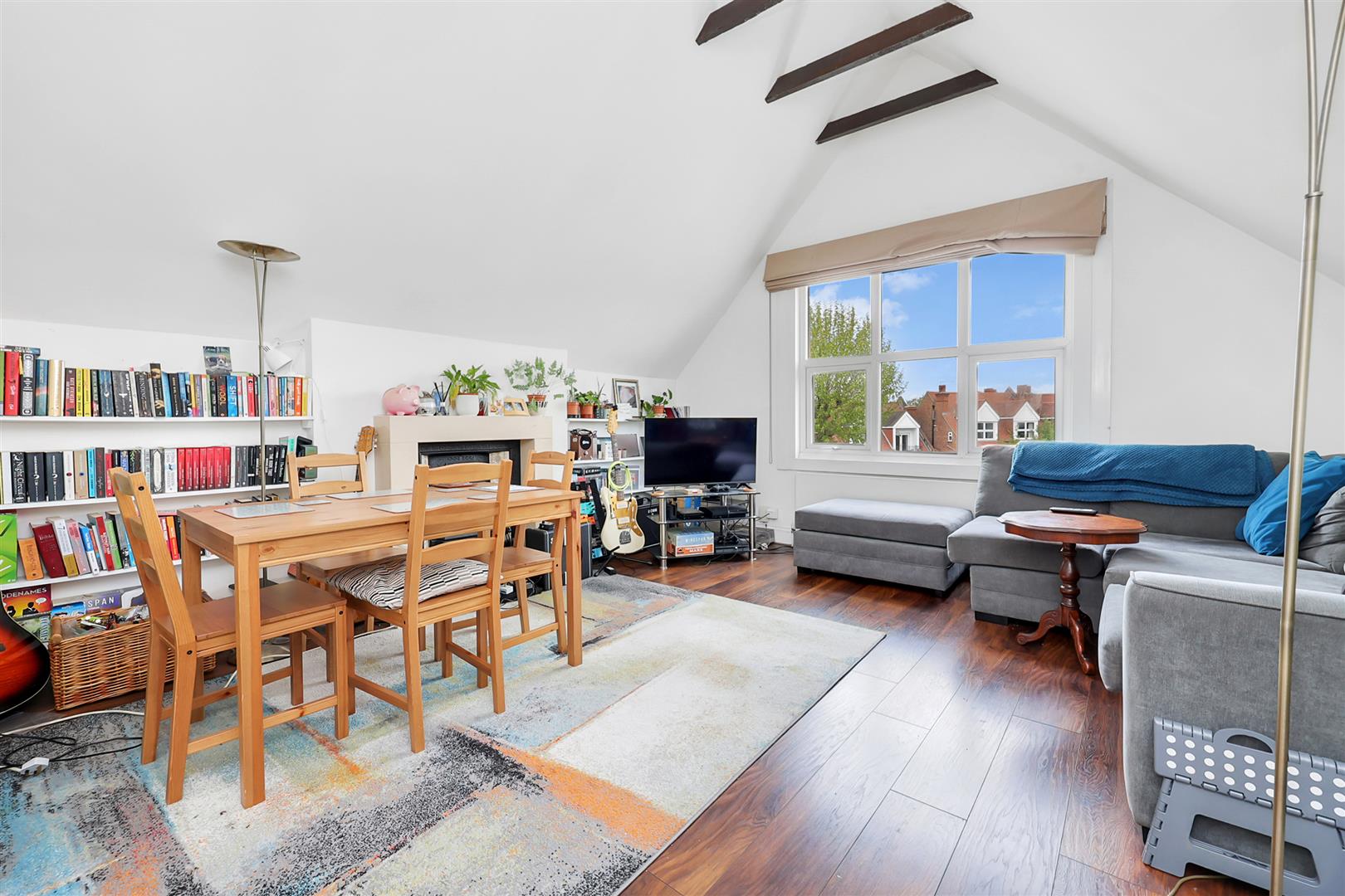 2 Bed, 2 Bath Property For Sale in Staverton Road, NW2